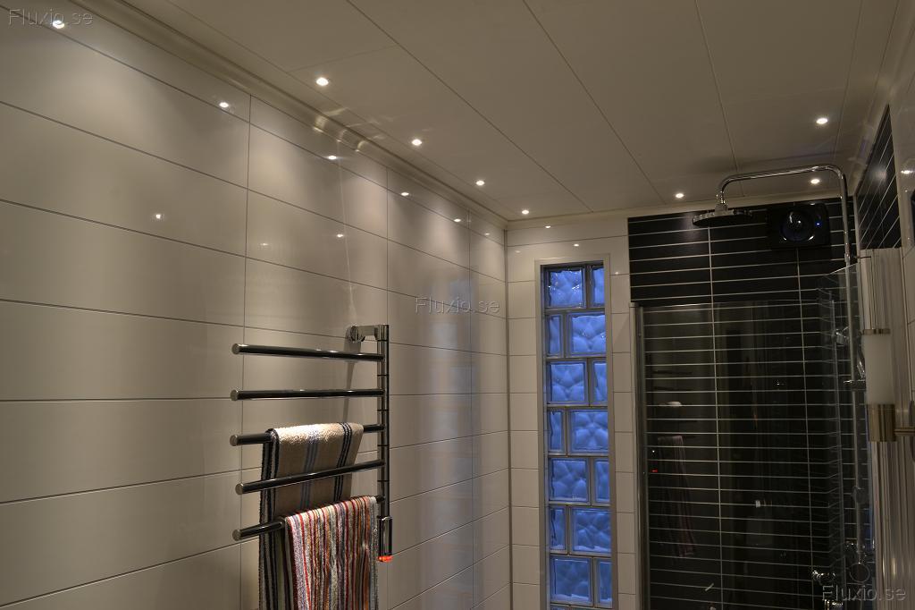 Liten toa med LED släpljus (vertikalbelysning) - Fluxio.se